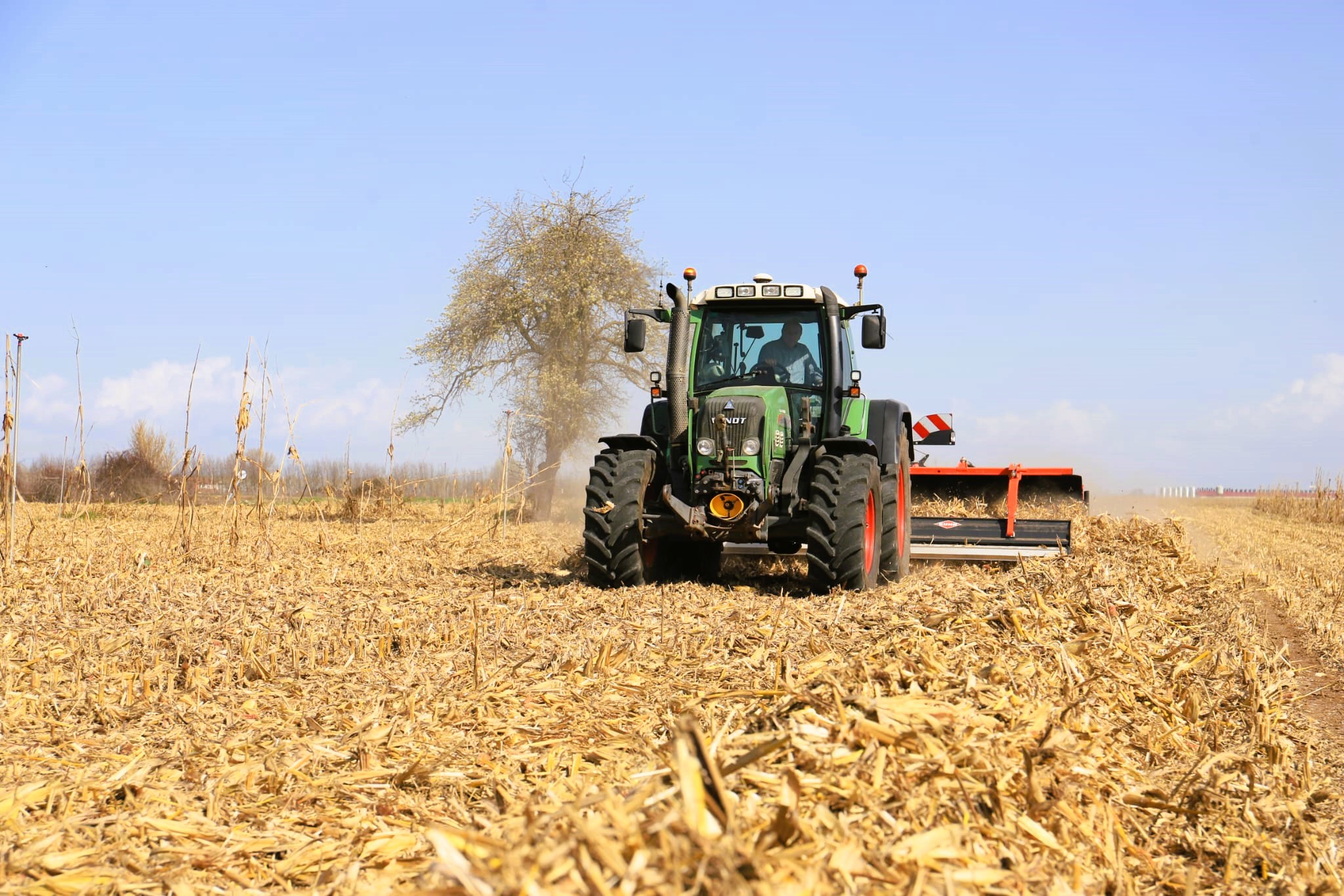 Reolum muestra la recogida de restos de maíz para La Robla Green - TODOMAIZ
